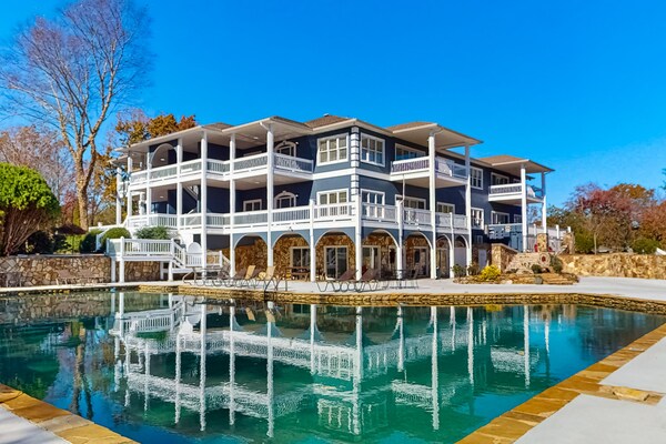 Gorgeous Mountain Condo With Beautiful Views And Shared Pool - Ellijay, GA