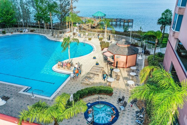 Lakefront Resort Near Attractions With Ac, Kitchen, Hot Tub, Pool & Lake View - Lake Buena Vista, FL