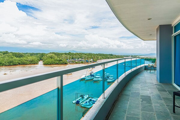 Serene Condo With Ocean Views, Modern Amenities & Pool Access - Punta Arenas
