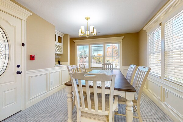 Spacious Apartment Near Holyoke Medical Center + Dedicated Office Area - Ludlow, MA