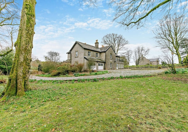 The Gables - Seven Bedroom House, Sleeps 16 - Castleton