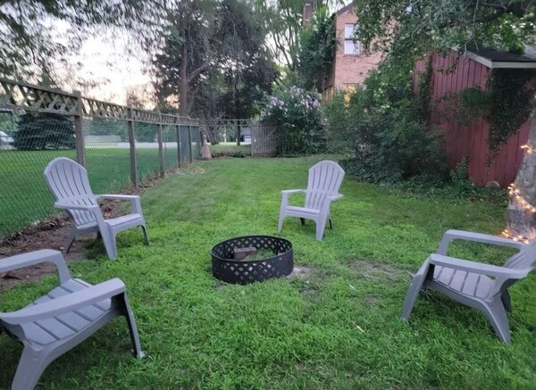 Lake Michigan Getaway - Jacuzzi Tub - Pet Friendly - Stevensville, MI