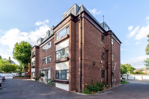 2 Bed Flat In Ealing Broadway - Ruislip