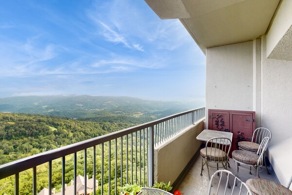 Mountain Bliss Awaits: Luxurious Condo With Panoramic Views At Sugar Top Resort - Sugar Mountain, NC