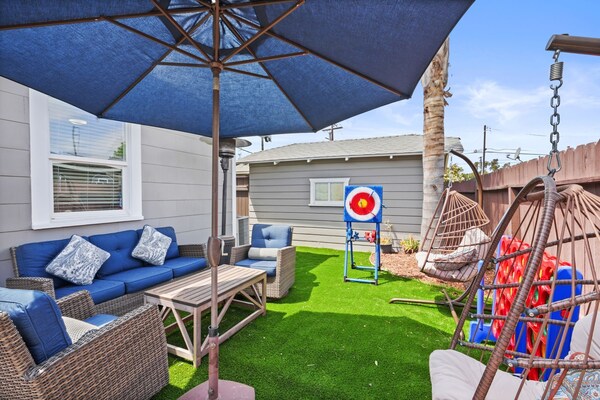 Family Lb Retreat: Game Room -Fire Pit - Walk To Beach! - Long Beach, CA