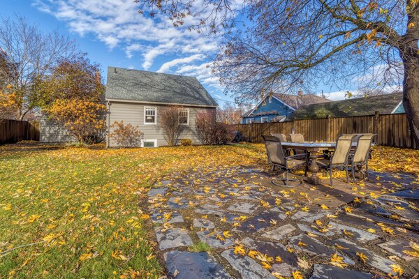 New! A Sophisticated & Charming Bungalow, Walk To Main Street, Dogs Ok! - Walla Walla, WA