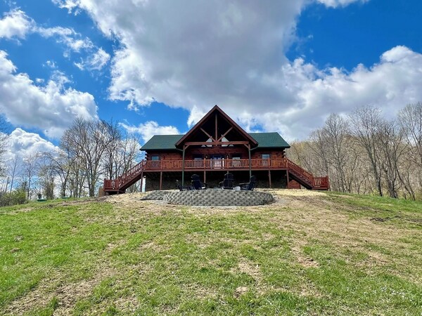 Charming 5-bedroom Cabin With Movie Theater, Hot Tub, And Wifi - Ohio