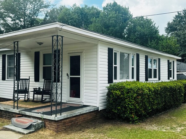 Cozy 3-bedroom Home In West Columbia Located Only 5 Minutes From Downtown Vista. - Columbia, SC
