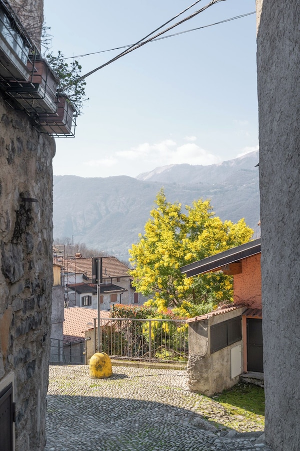 La Dimora Del Borgo - Two Bedroom House, Sleeps 6 - Lierna