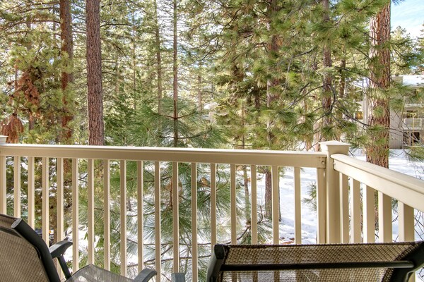 Lovely Townhome With Fireplace & Balcony - Walk To The Hyatt Regency Resort - Incline Village, NV