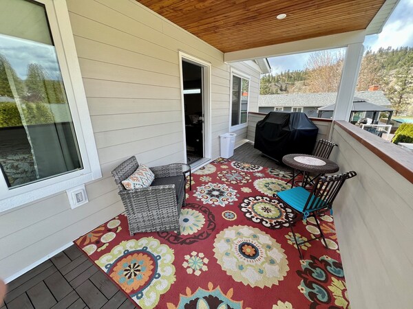 Fully Appointed 2 Bedroom Carriage House In Beautiful Penticton! - Penticton