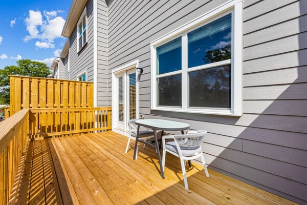 Charming 3-bed And 3 Private Baths, 5 Mins To The Airport, 25  Min Buckhead. - Jonesboro, GA