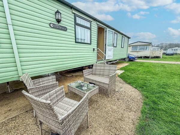 Lovely 4 Berth Caravan With At Broadland Sands Holiday Park Ref 20050bs - Great Yarmouth