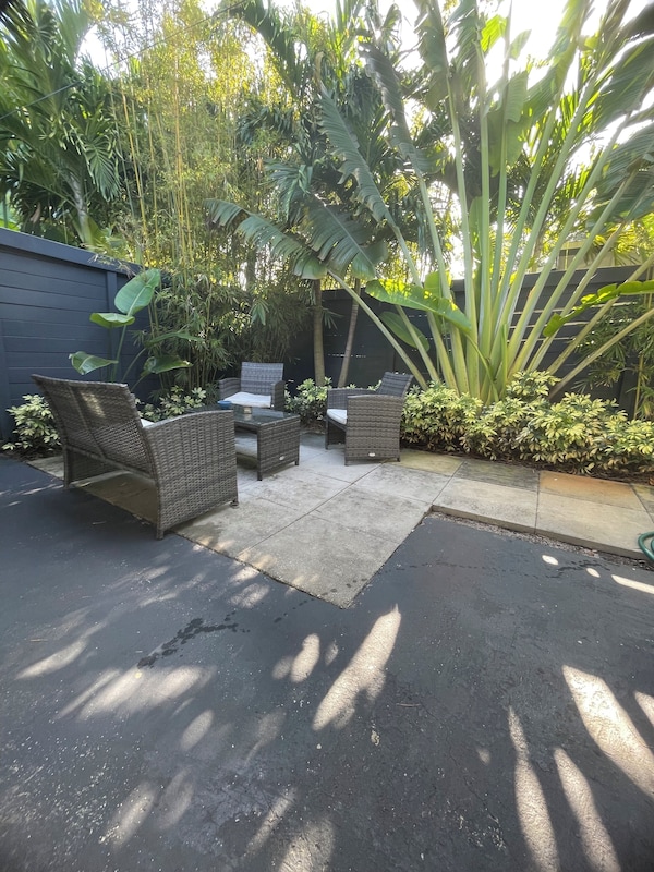 New 2-bedroom Unit Lovely Fort Lauderdale W/ Ac, Wifi & Amazing Private Patio - Sunrise, FL