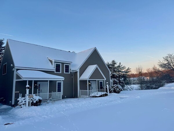 Inviting Condo W Fire Place & Hot Tub - Greenfield, NH