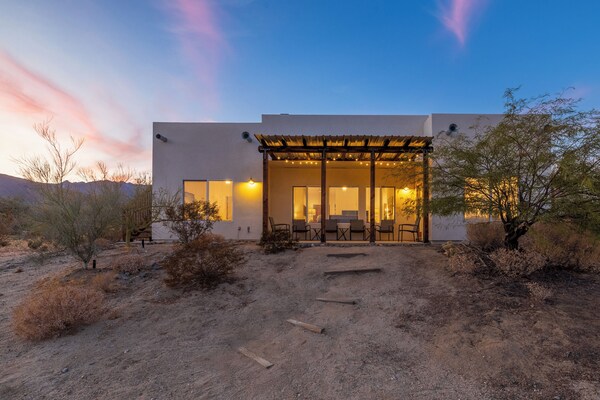 Stylish And Private Adobe Retreat With Views In Borrego Springs / Anza Borrego - Borrego Springs, CA