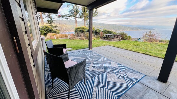 Supernatural Waterfront Garden Suite - Spacious 2br 1bath Fully Equipped - Sechelt