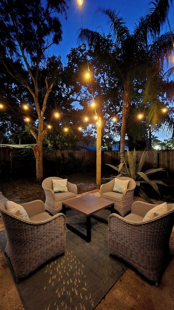 Newly Renovated 1915 Historic Cottage, Close To The Beach! - West Palm Beach, FL
