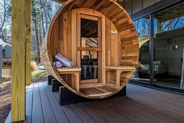 Wanderlust Villa  Spacious Mt Cabin W/ Game Room, Hot Tub And Karaoke Nights ! - Massanutten, VA