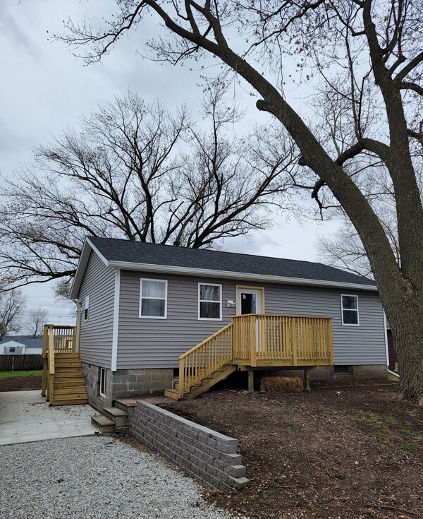 Airport Oasis - Remolded Home Less Than 5 Minutes From The Airport - Davenport, IA