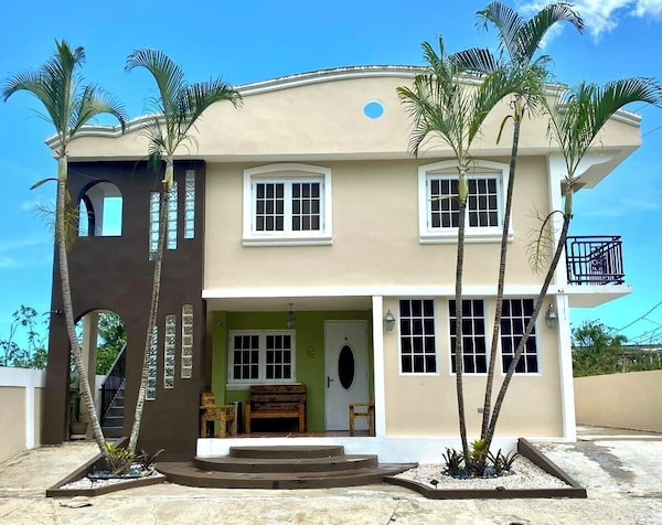 Cozy 2-bedroom Apartment In Beautiful Yauco With Ac, Wifi - Yauco