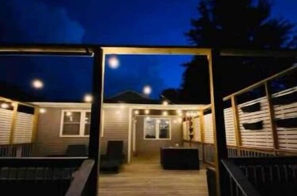 Spacious 4-bedroom Waterfront House In Sylvan Beach With Private Yard And Dock. - Sylvan Beach, NY