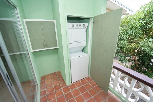 3-bedroom House 5 Minutes From Sheraton Mall, Ac, Wifi. 10 Mins From Beaches - Worthing