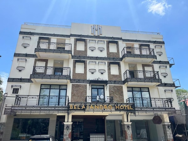 Charming 70 Bedroom Hotel With Ac, Wifi In Beautiful Angeles - Angeles