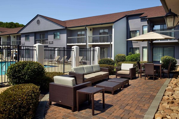 Ideal Mix Of Value, Comfort And Convenience! 2 Family-friendly Units, Pool - Johns Creek, GA
