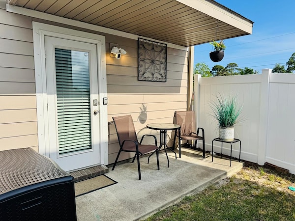 Luxe Townhome W Resort Vibe Pool In Pensacola - Pensacola, FL