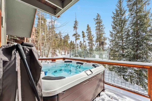 Quiet Alpine Escape With Hot Tub & Deck - Breckenridge, CO