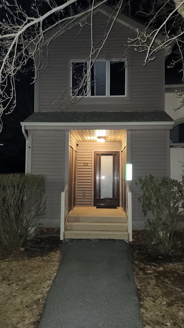2-bedroom, 2.5 Baths Serene Pocono Mountains Townhome - Hope, NJ