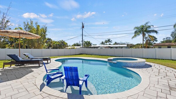 Premium Modern Pool Home- 1 Mile To Downtown & 3 Miles To Beaches - Stuart, FL