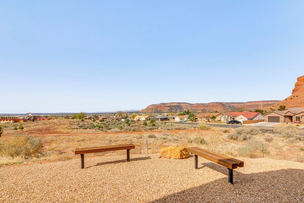 Mtn Views & Gas Grill: Kanab Getaway! - Kanab, UT