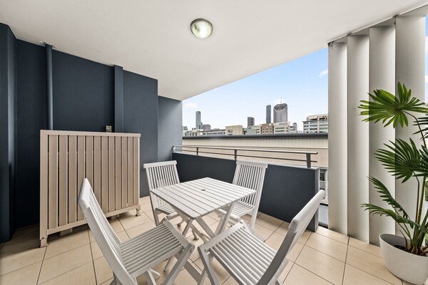 South Brisbane 2br Apt With Gym & Sauna Access - Windsor, Australia