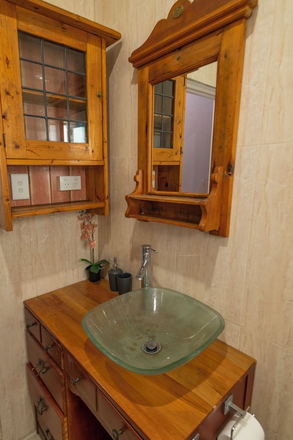 Unit 2 - Lovely, Peaceful 1 Bedroom Unit - Wanda Beach & Cronulla Golf Links - Cronulla