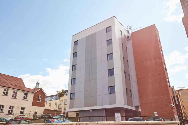 Modern 2-br Home W/ Lift Access In Central Norwich - Norwich