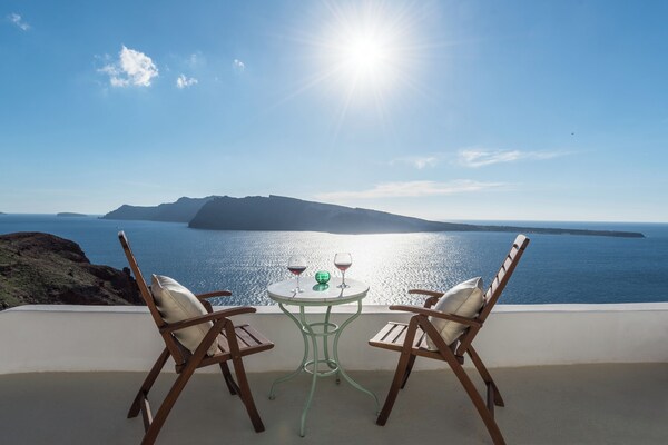 Secret Steps Suite Private Whirlpool & Caldera View *Access Via Numerous Steps - Santorini