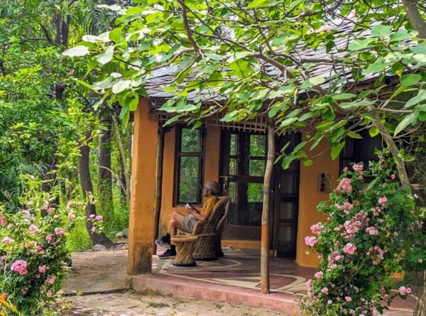 Nature Stay In Mud Cottage With Food, Yoga & Meditation In Dharamshala - 펀자브 주