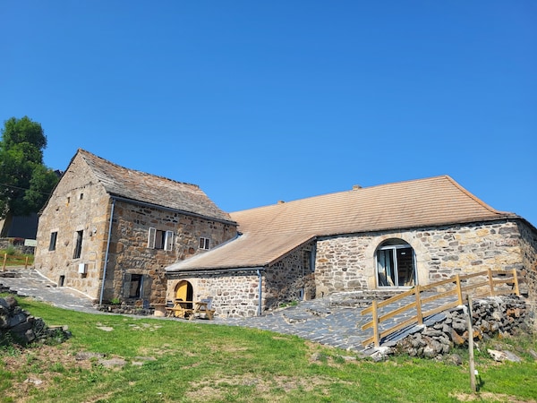 Ferme Typique Restaurée Avec Vue Sur Les Monts Ardéchois - Ardèche