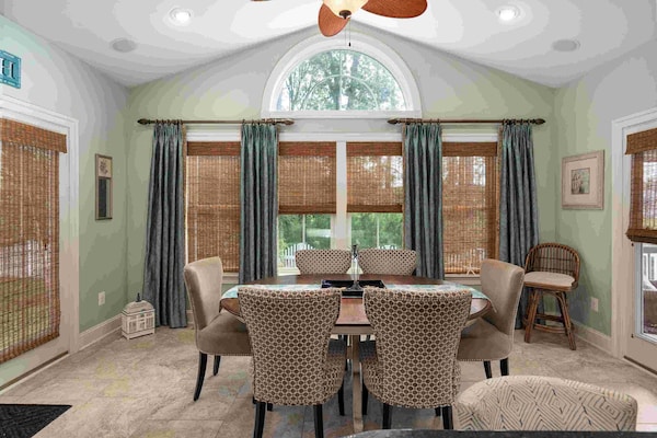 An Astonishing 5 Br/3.5 Ba Home! - Rehoboth Beach, DE