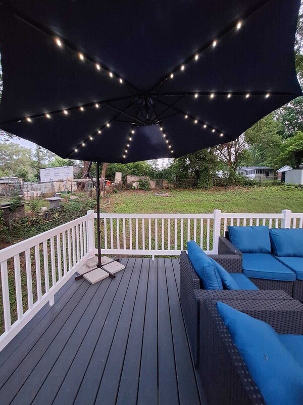 Charming 3- Bedroom House With Lots Of Amenities In Lovely Riverdale - Riverdale, GA