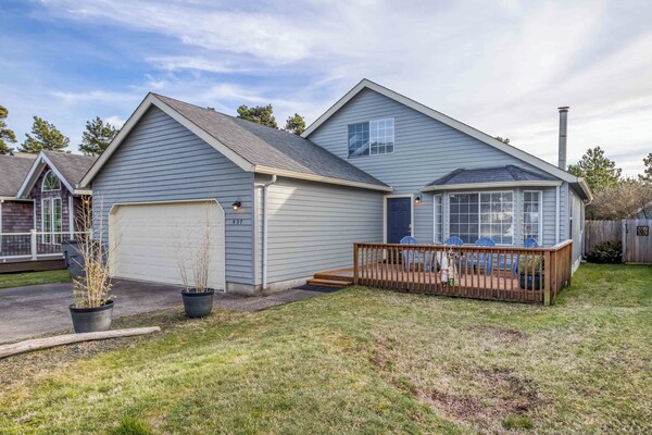 Coastal Charm | Dogs Ok | Fireplace | Ping-pong Table - Seaside, OR