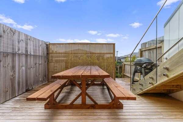Modern Orewa Delight W Parking Just Steps To Beach - Puhoi