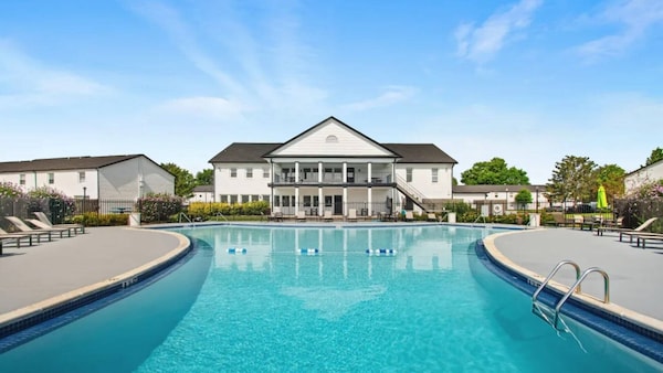 Barsala L 2bd With Pool, Fitness & Mini Golf At Castleton - Fishers, IN