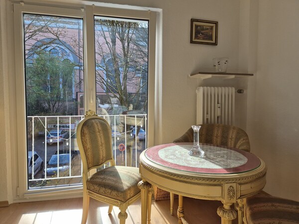 Biedermeier-wohnung Mit Künstlerischem Touch - Wuppertal