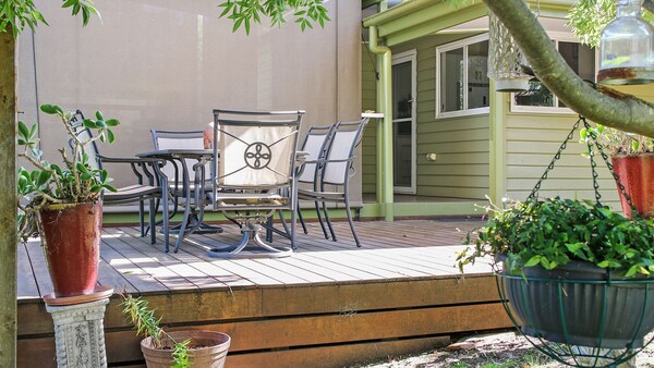 The Bark Hut  A Cosy Retreat Just Steps From Beechworths Best! - Beechworth