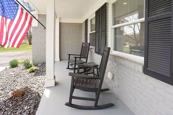 Spacious 5-bedroom House In Delightful Indianapolis Wit Hot Tub And Gameroom! - Fishers, IN