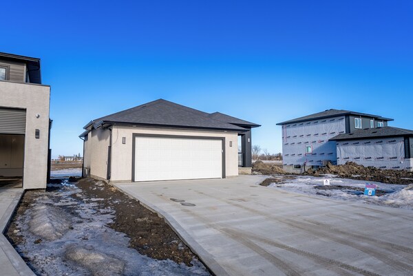 Brand New Home Near Winnipeg Minutes Away From Canada Life Center - Manitoba