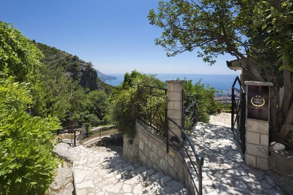 Breathtaking Hilltop Villa With Pool And Stunning Sea View In Montenegro - Budva